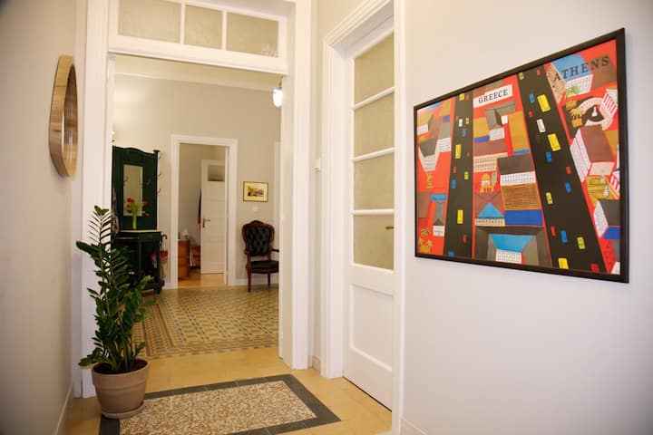 Aroura Neoclassical Home 3br/2ba - Athènes