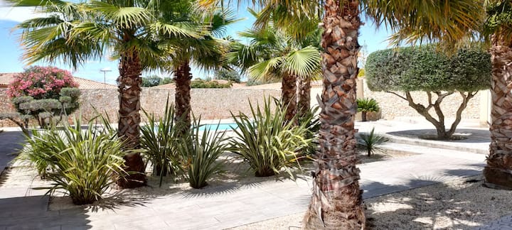Villa Pour 8,  Piscine, Cuisine D'été, Pétanque - Nîmes