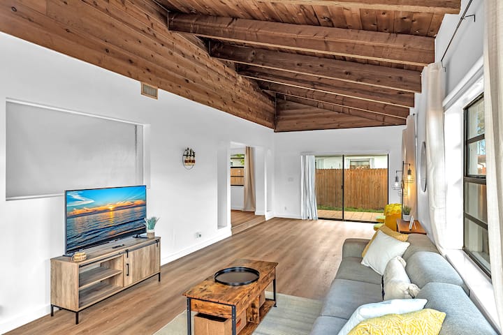 Boho Chic Chateau Unit #2 - Pembroke Pines, FL