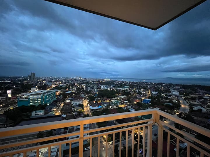 Relaxing Views Of City And Sea - Davao City