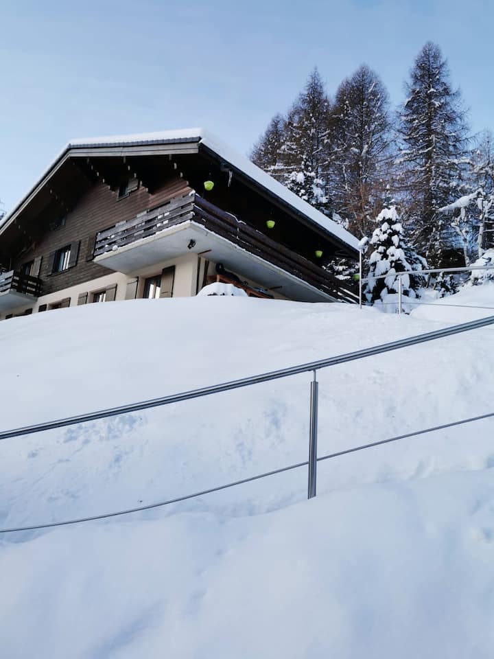 Skier Aux 4 Vallées - La Tzoumaz