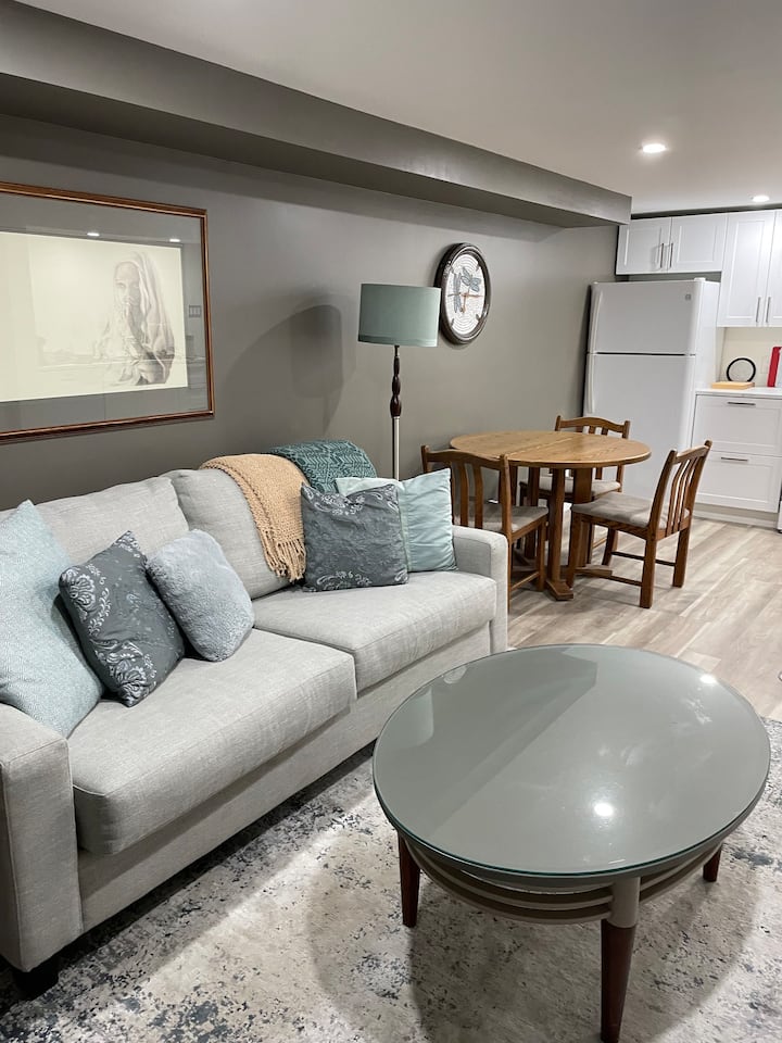 A Tranquil Suite Spacious 2 Bedroom - In Safe Area - Saskatoon