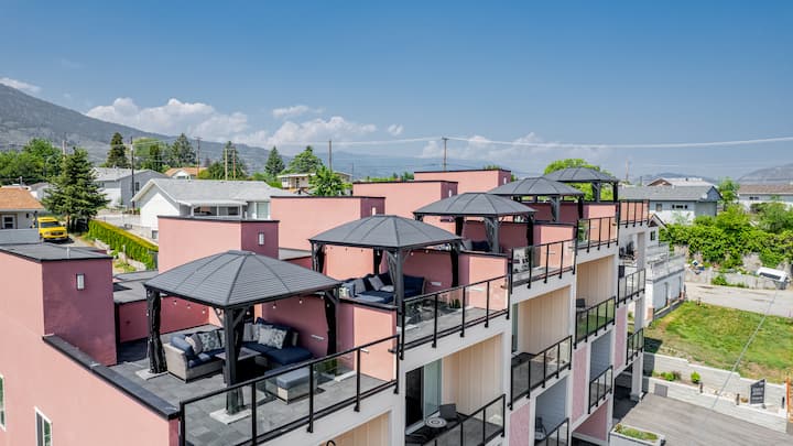 City Vistas At Aisha's Jewel - Luxury Townhome - Osoyoos