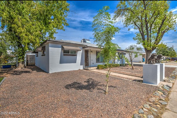 Centrally Located & Cozy - Phoenix, AZ