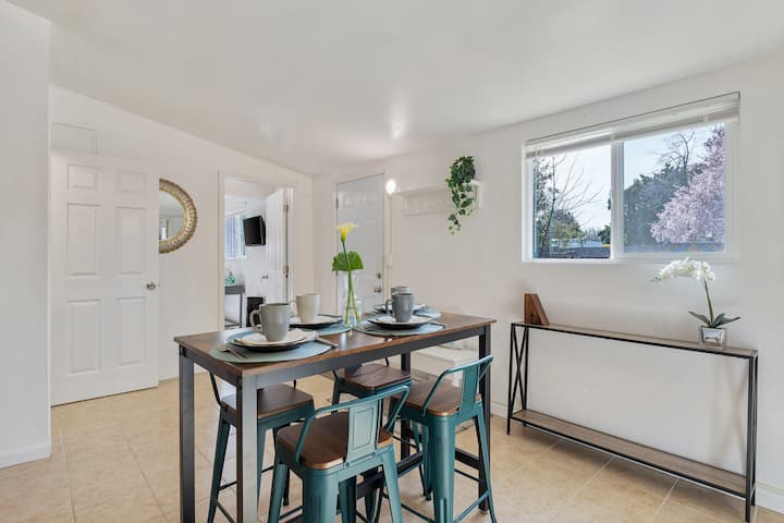 Convenient Cozy Cottage Queen Bed Full Kitchen - Hayward, CA