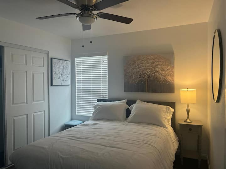 Cozy Private Room- Very Central! - Compton, CA