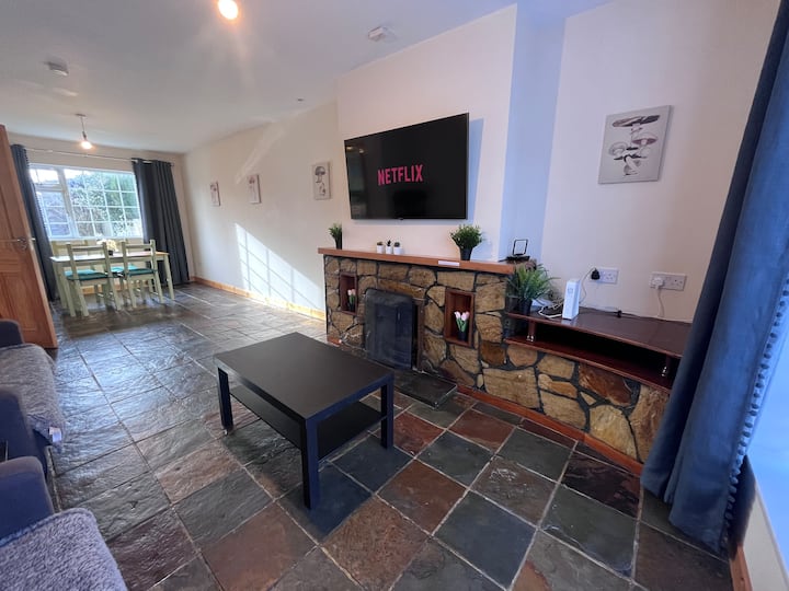 Palmerstown 3 Bd/ Sleeps 5 & Car Parking - Dublin