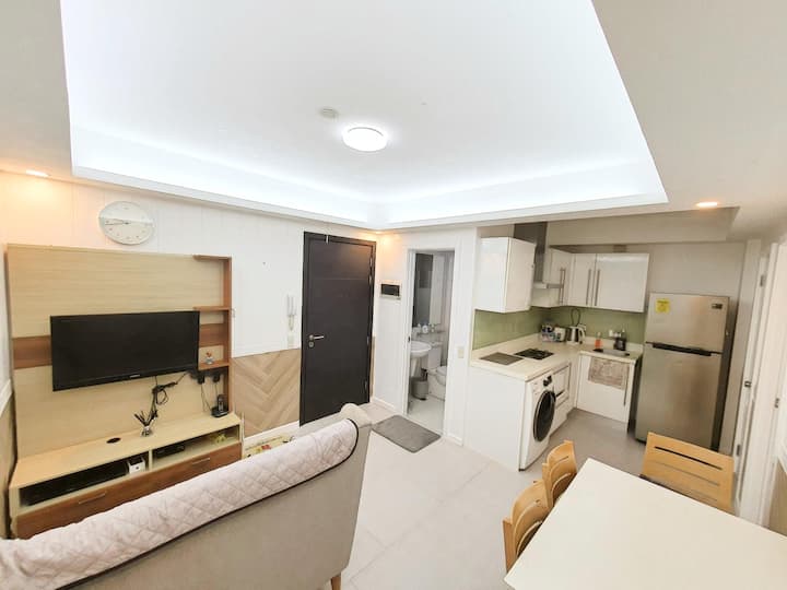 Cozy 2br Condo In Mandaluyong, Near Makati - Makati