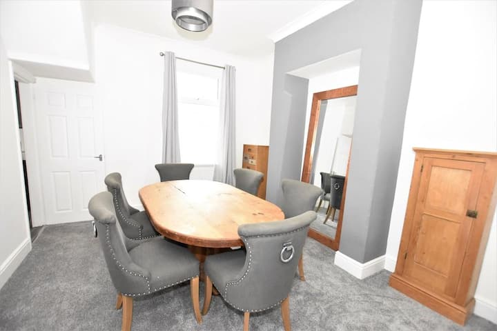 Modern, 4 Bed, Town Centre House - Barrow-in-Furness