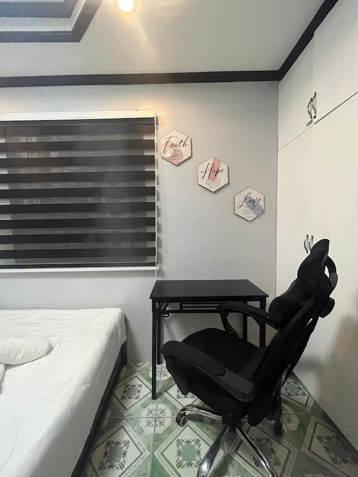 "Cozy & Not Pricey"+wifi+netflix - Cainta