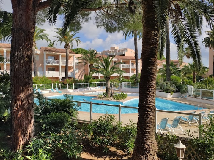 Appartement Vue Mer, 5min à Pied De La Plage - Plage Golfe-Juan