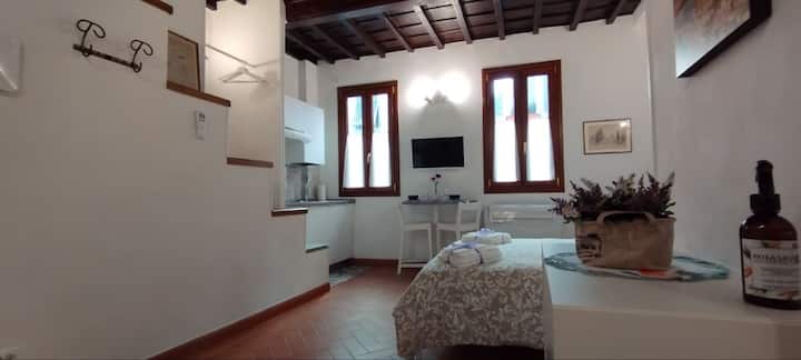 La Finestra Sul Borgo,
Di Sotto - Florence