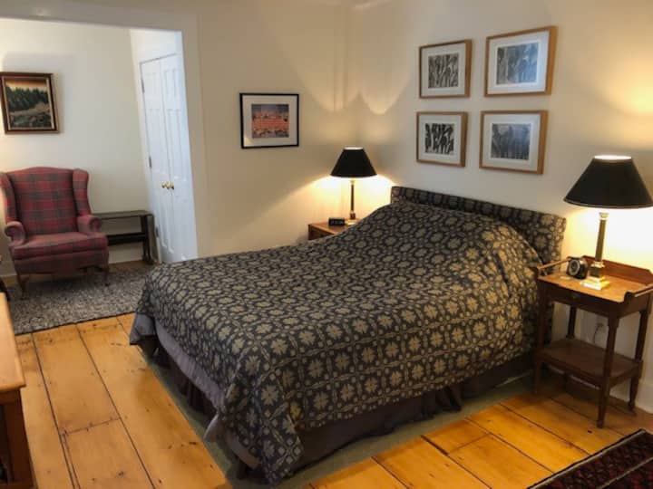 Private Room In Historic Stockade Home - Schenectady, NY