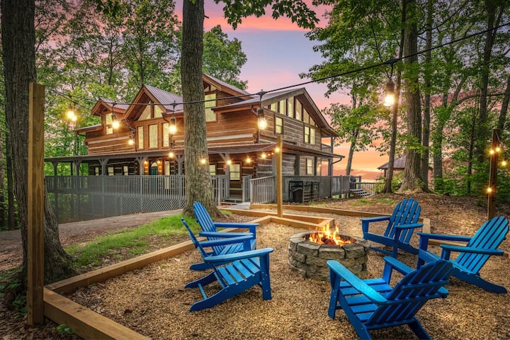 Breathtaking Views Secluded Upscale Family Cabin - Gatlinburg, TN