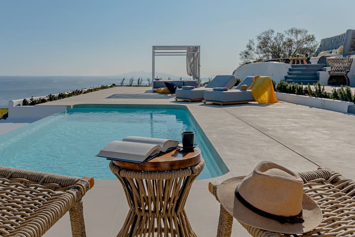Santorini's Rising Sun Private Villa - Oia