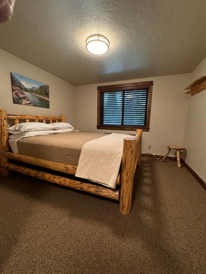Base Camp Hotel - Seeley Lake, MT