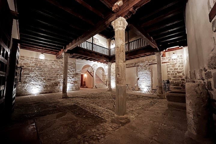 Casa Del Capitán Medina. Siglo Xv. - Úbeda