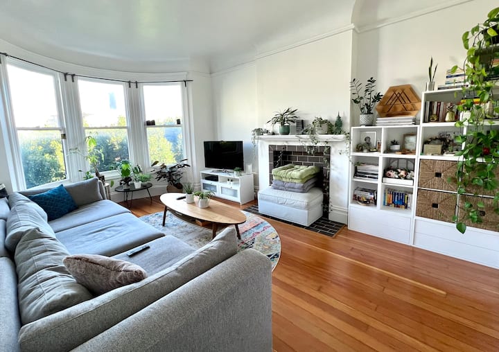 Beautiful Victorian Near Alamo Square - San Francisco, CA