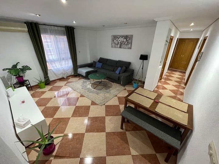 Apartamento Muy Cómodo Cerca De Todo En Valencia - Valencia