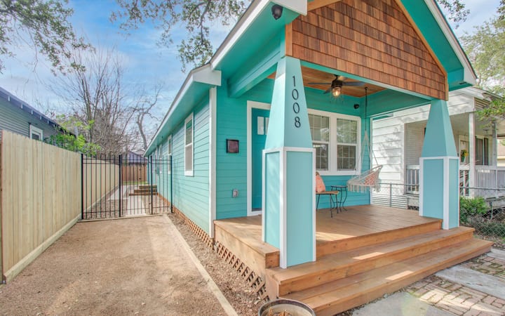 Hideway In The Historic Heights - Houston, TX