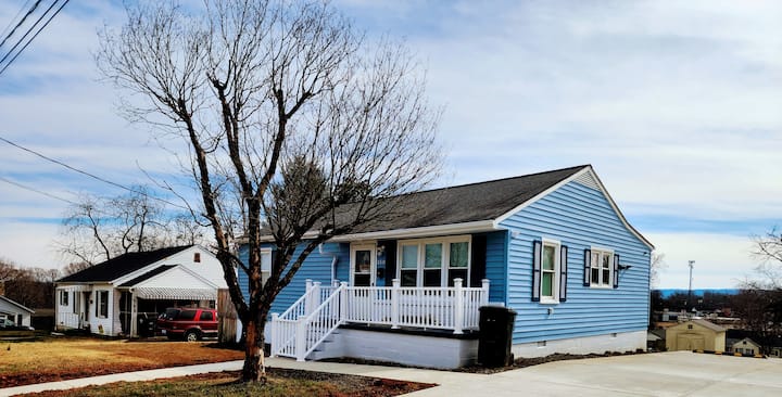 More Cowbell Cottage - Shelton Vineyards, Dobson