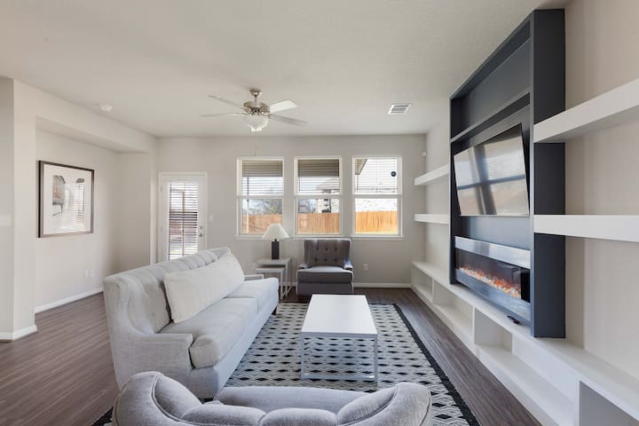 Private, Round Rock Escape! Modern | Spacious - Georgetown, TX