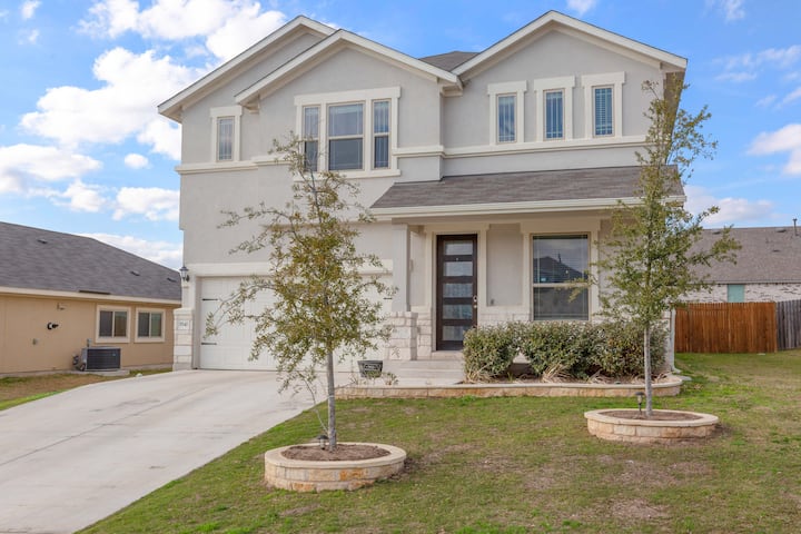 Private, Round Rock Escape! Modern | Spacious - Georgetown, TX
