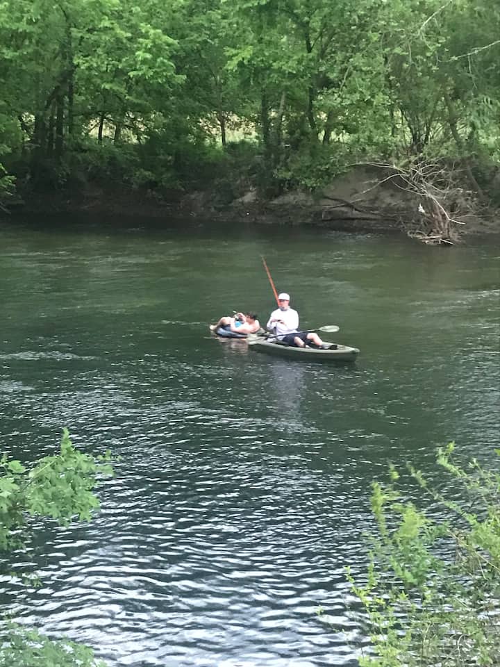 Cabin 22- Small Economy Cabin With Great Location! - Tellico Plains, TN