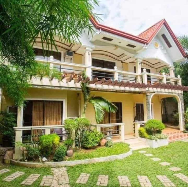 7 Bedroom House W/kitchens For 30 Near Beach - Malay