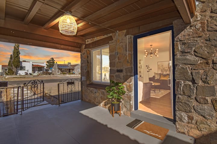 Modern-luxe Casita In Central! - El Paso Zoo and Botanical Gardens