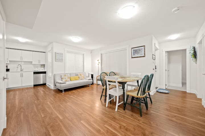 Bright 2-bed Suite With Hot Tub In Cloverdale - Langley