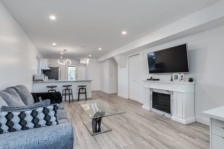 Cozy Two Bedroom Home - Coquitlam