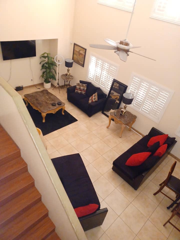 3 Bedroom 2.5 Bathrooms 3 Miles From Stadium - Glendale, AZ