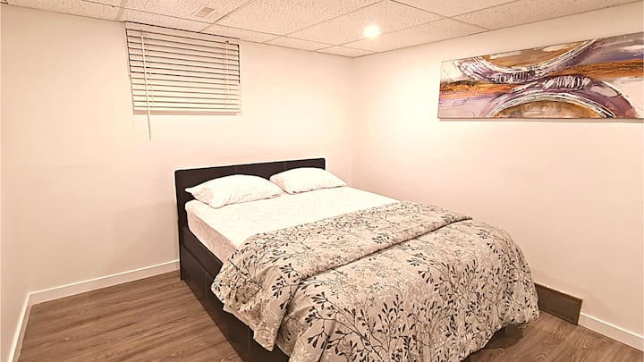 2 Bedrooms In Entire Home With Free Parking - 貝爾蒙特