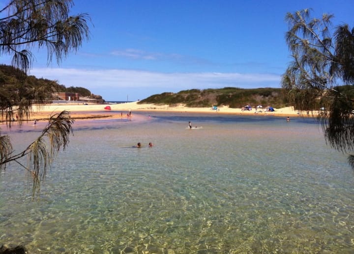 Narrabeen Beachside Home - Narrabeen