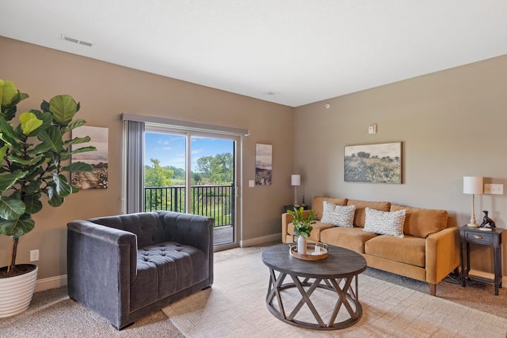 New Arrival Elevated Scenic View Ground Floor - West Des Moines, IA