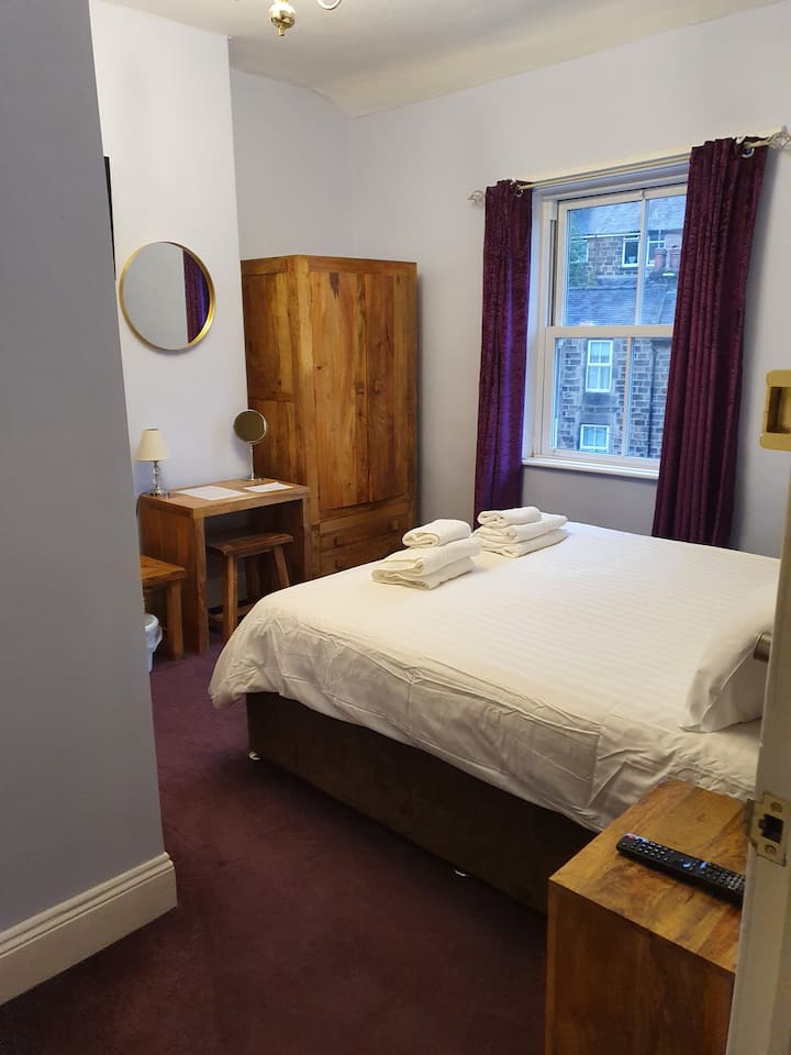 Double Room Opposite Conference Center - Harrogate
