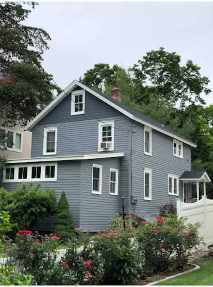 Lovely Twin Rowayton Apartments - Norwalk, CT