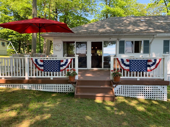 Waterfront Cottage On Grenell Island - Gananoque