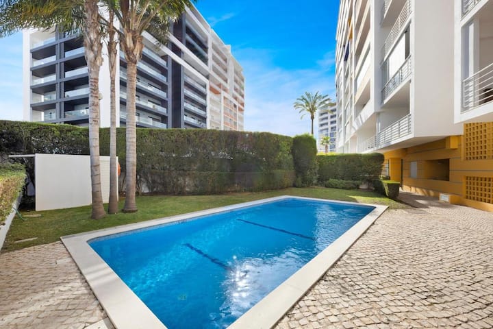 Sunshine Apt, Wifi, Airco, Pool, Private Parking - Portimão