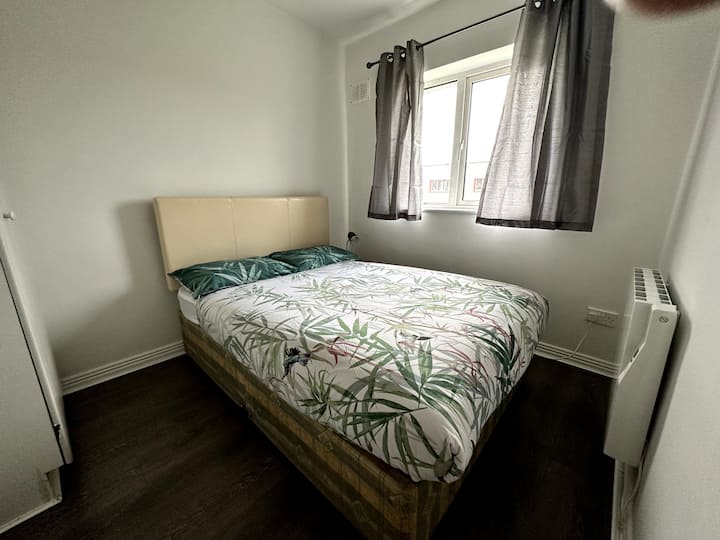 Lovely Bedrooms In Galway - Galway