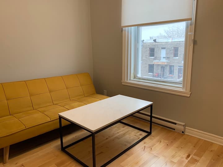 Entire 2bdr With A Living Room - Montréal, QC