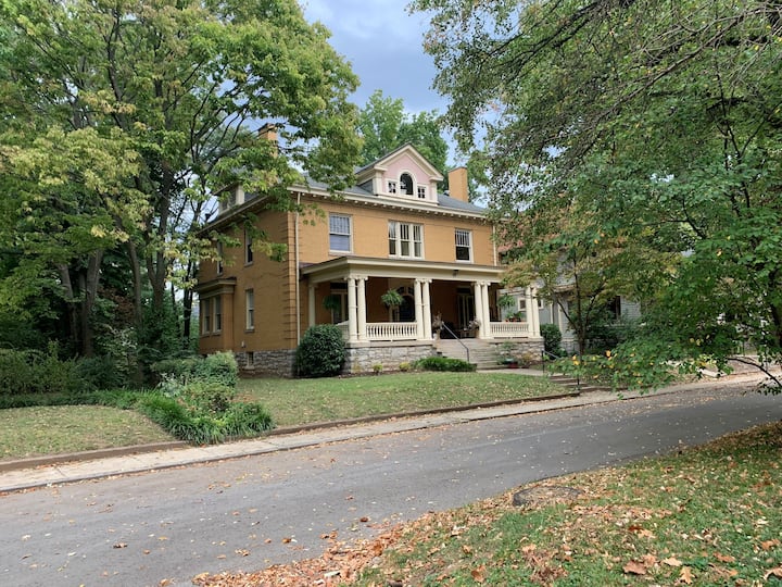 Downtown Hampton Court Unit 4 - Lexington, KY