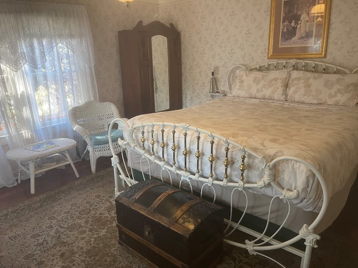 Inverness Rm - Placerville, CA
