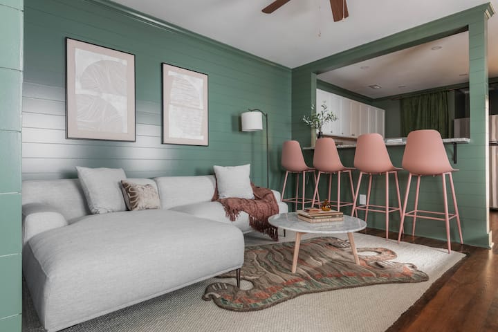 Charleston Charm - King Street 6 Bedroom House! - Charleston, SC