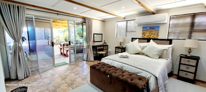 Mountain View Lux Garden View Suite - Vanrhynsdorp