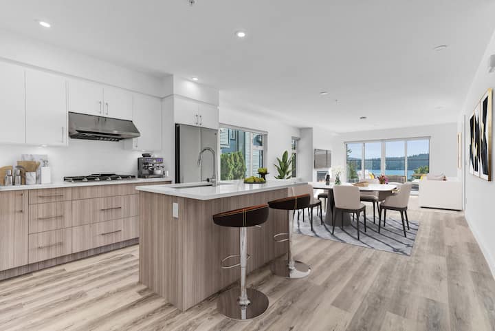 Views, 3 Bed/3bath, Location! - Gibsons