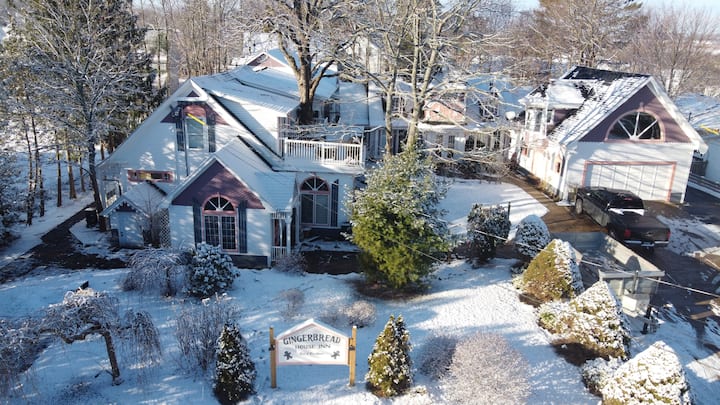 Iconic Gingerbread House - Wolfville