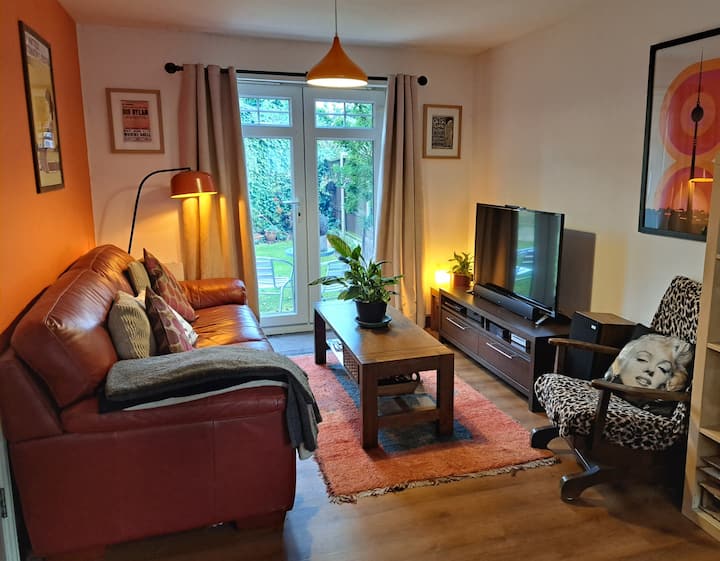 Comfortable Double Bedroom With En-suite Bathroom - Altrincham