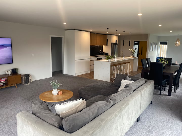 Modern 4 Bedroom House - Havelock North